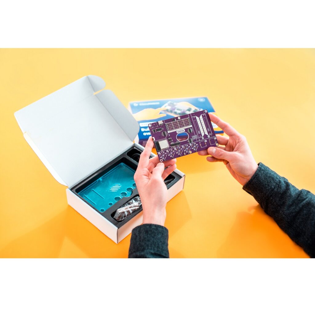 Synthia DIY Synth Kit CircuitMess - Noesis Eshop
